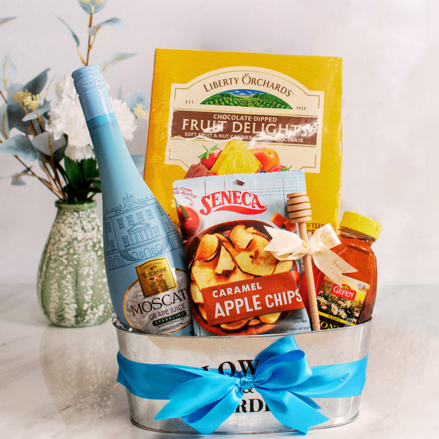 Rosh Hashanah Moscato Fruit & Chocolate Dipped Gift Basket OU-D ...